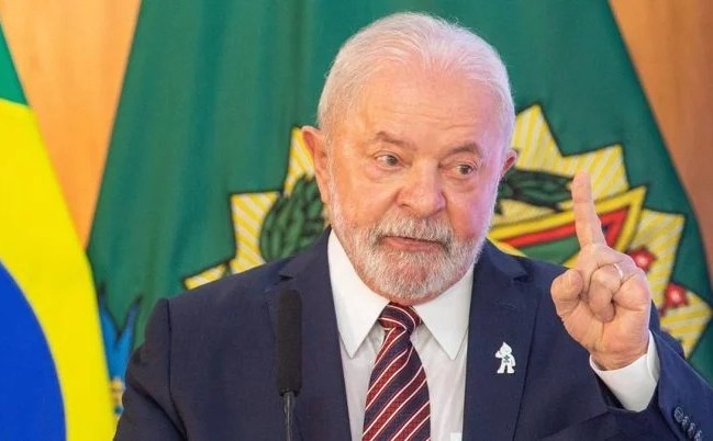 Carlos Melo e o Governo Lula: sob o espírito dos paradoxos